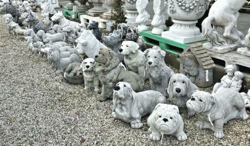 ② Honden tuinbeelden tuinbeeld hond wolf — Tuinbeelden — 2dehands