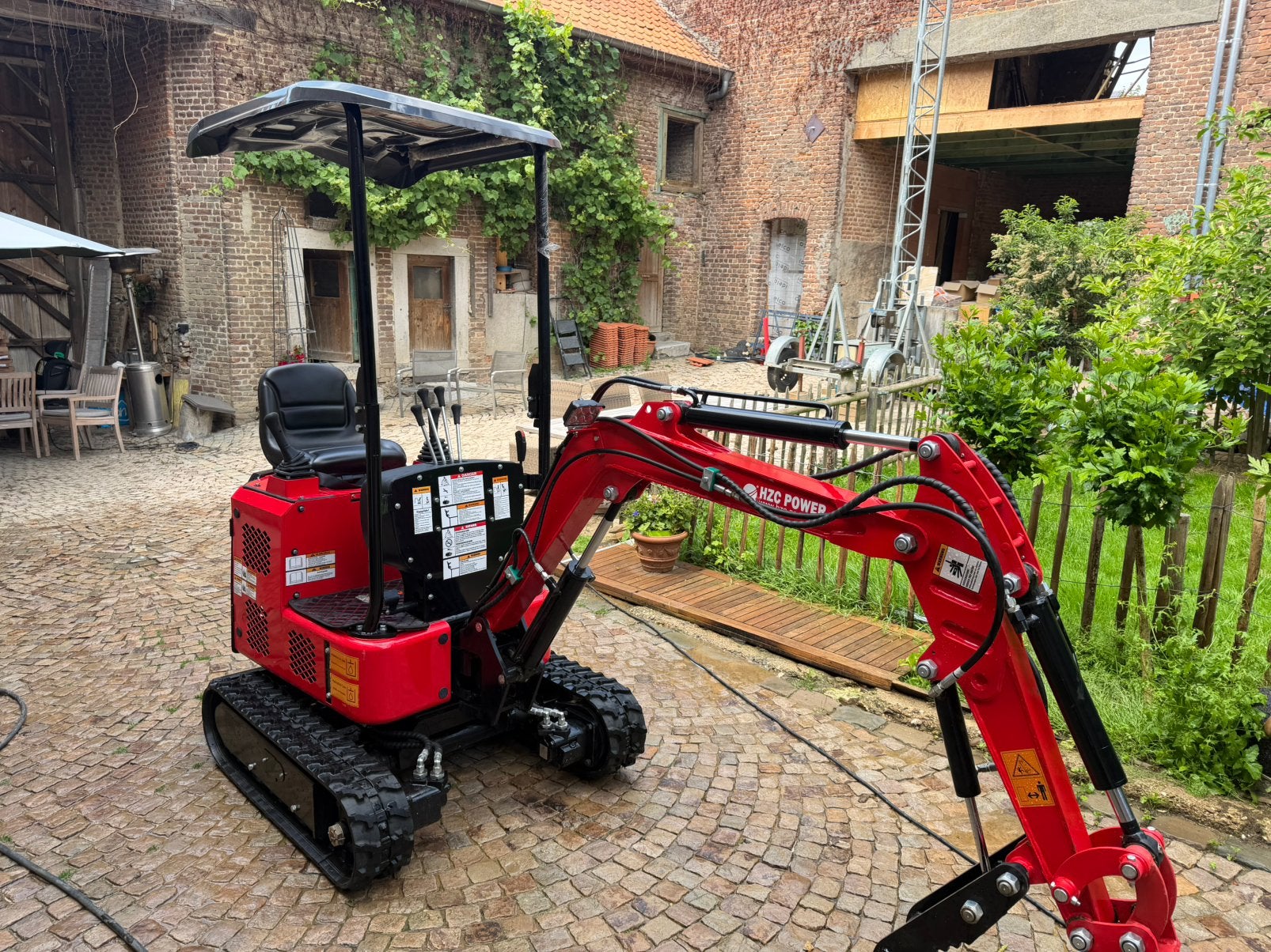 ② Mini-pelle (m2408236937) — Machines & Construction | Grues ...