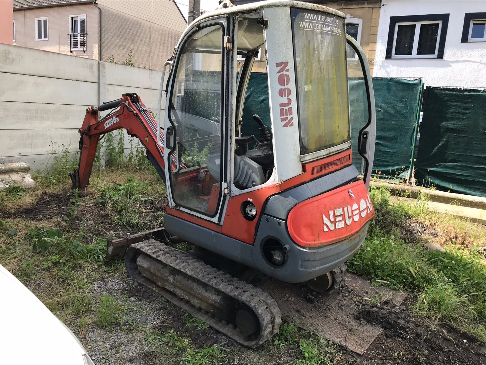 ② Mini pelle 2,2t Neuson — Machines & Construction | Grues ...