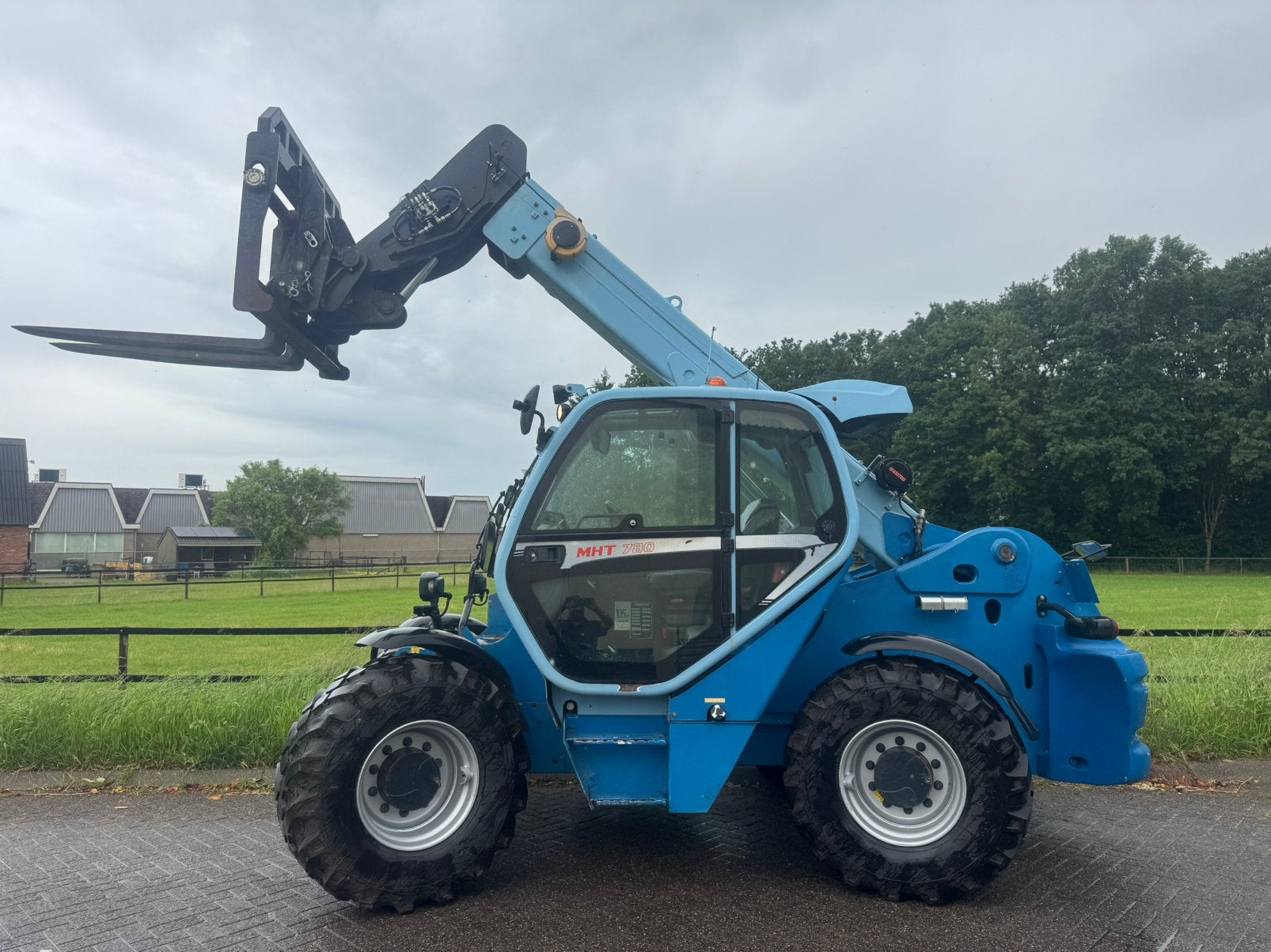 ② Le Manitou MHT 780 a 8/9 t. — Machines & Construction | Grues ...