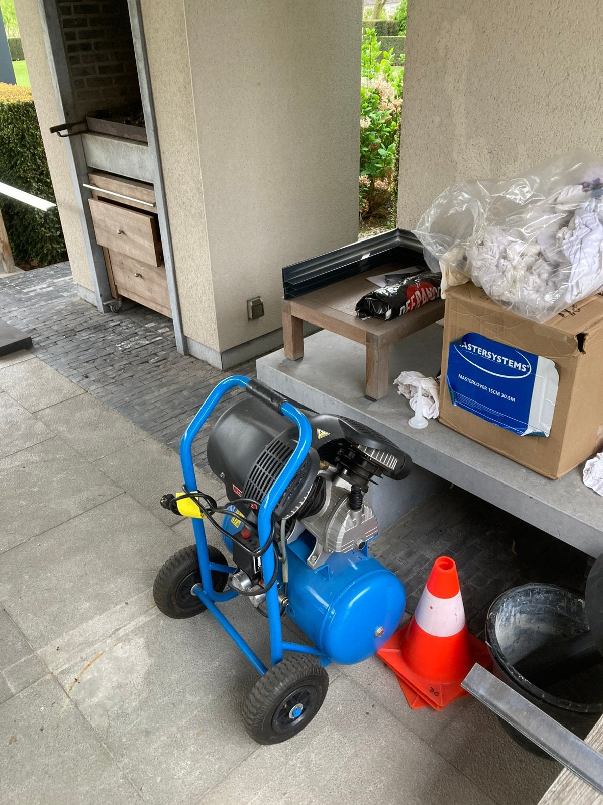 ② Drukvat epdm + compressor 425lL zogoed als nieuw!! — Dakpannen en ...