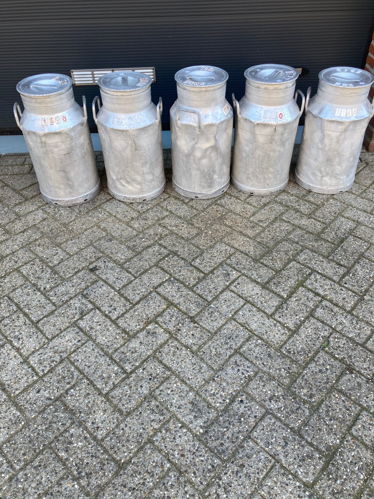 ② Mooie oude aluminium melkbussen ,nu 30 euro per stuk ...
