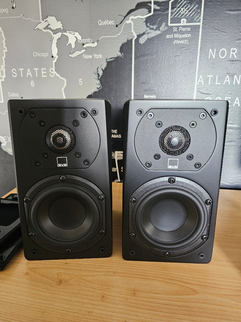 ② 2 SVS Prime Satellite speakers in uitstekende staat ...