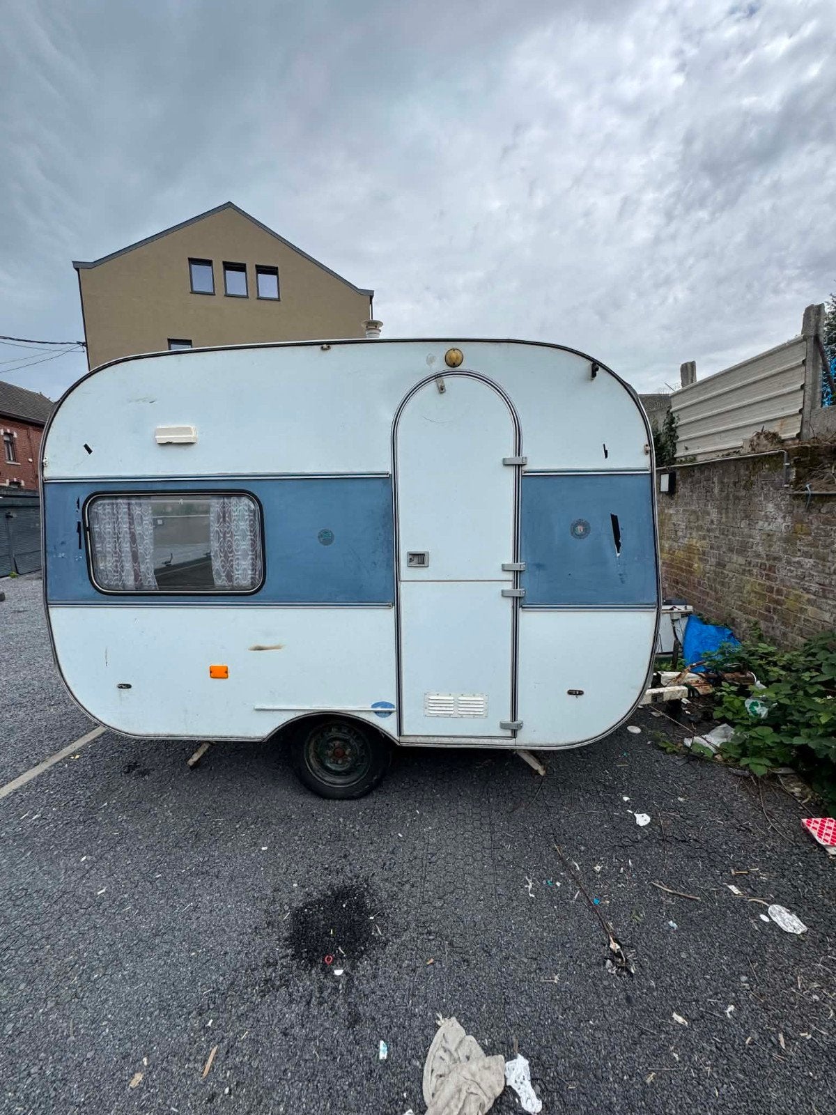② Caravane moins de 750 kg adria 3 personnes aucune humidité ...