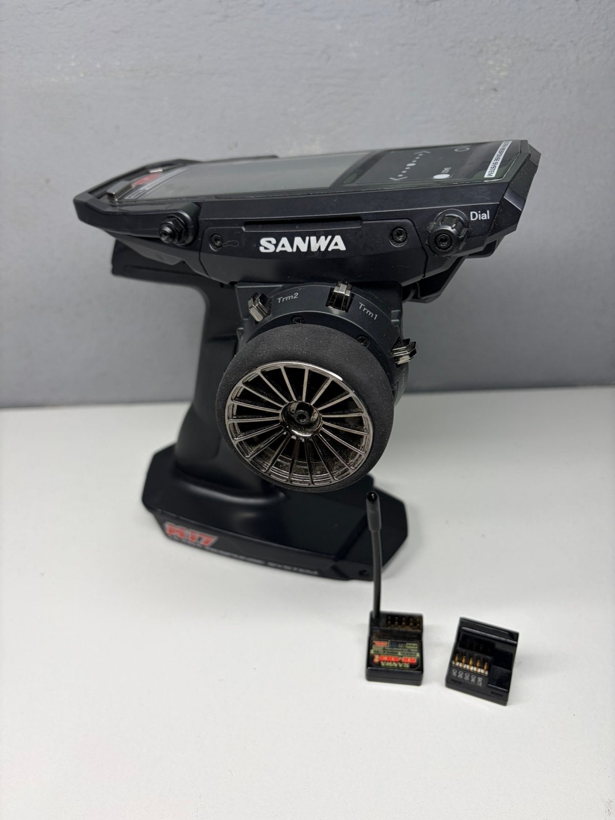 ② Sanwa m17 met 2 ontvangers en lipo (m2405825448) — Modelbouw ...