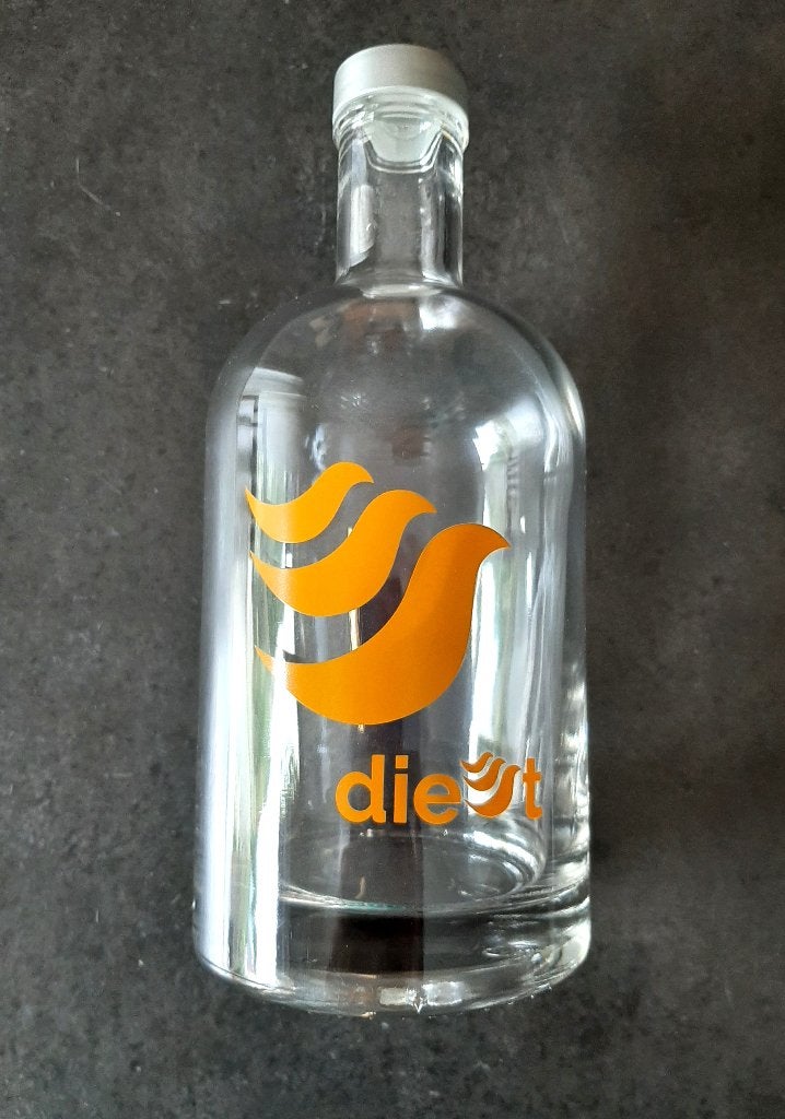 ② Te koop: Handige waterfles met het logo van Diest. (m2407789079 ...