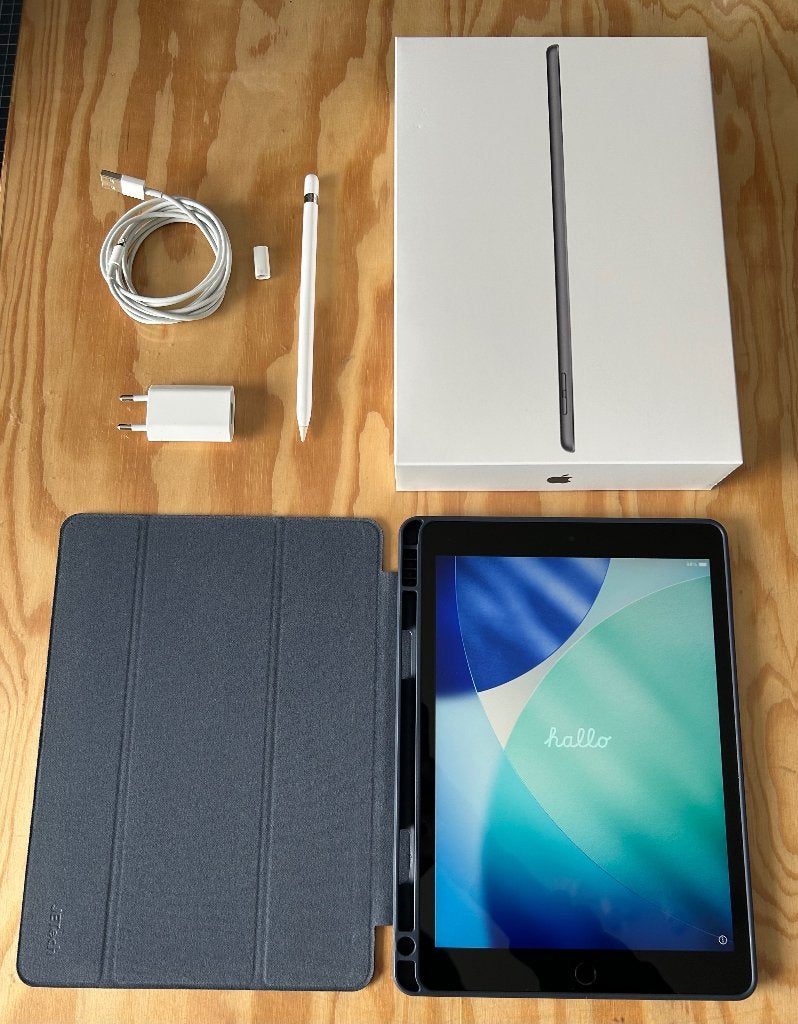 ② iPad 9 64GB Space Grey met Case en Apple Pencil — Apple iPads — 2dehands