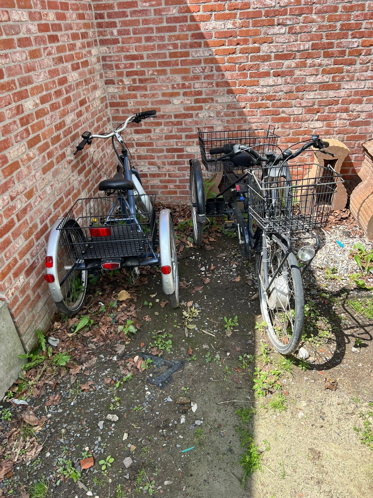 ② Twee electrische driewielers voor opmaak — Fietsen | Driewielfietsen ...