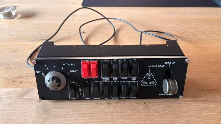 ② Logitech saitek pro flight switch panel — Joysticks — 2dehands