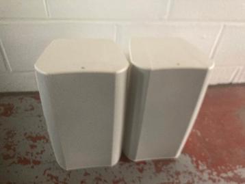 ② Baffles avec attaches Mural QSC (modèle AD-S6) — Luidsprekerboxen ...