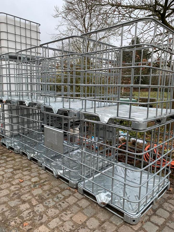 ② IBC-kratten met stalen galvanisé pallet en bodem. — Kratten en Dozen ...