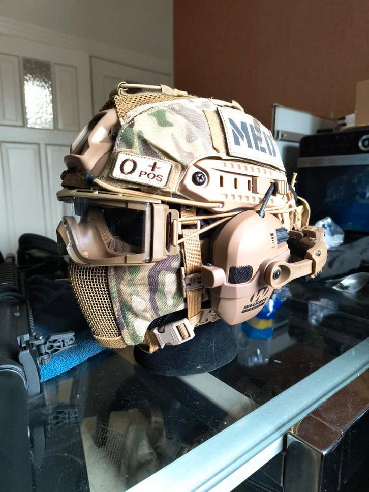 ② Airsoft helm nieuw (verschillende kleuren beschikbaar) — Accessoires ...