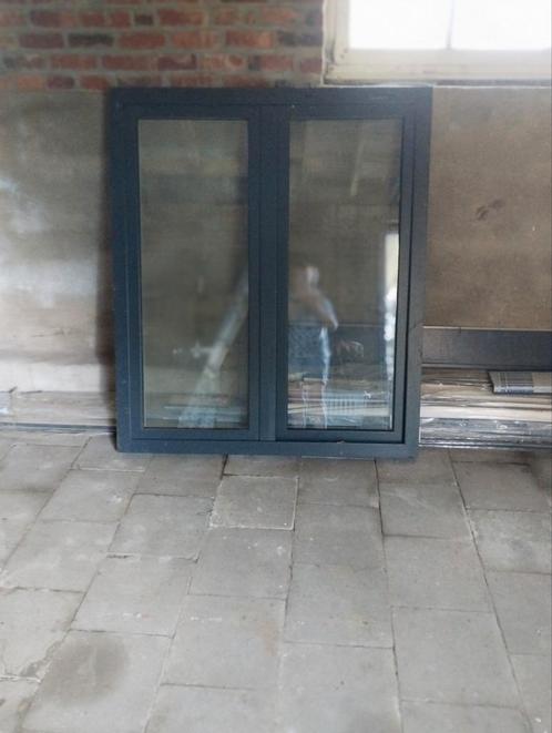 ② Raamkader met 2 ramen die kunnen opendraaien. — Raamkozijnen en ...