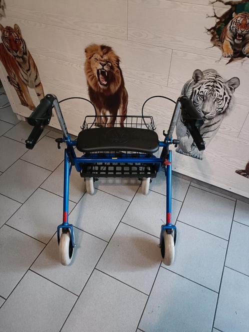 ② Tribune déambulateur 4 roues,freins, assise et panier — Déambulateurs ...