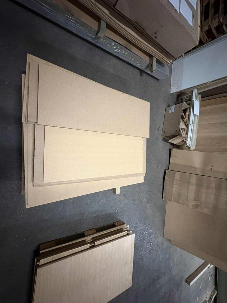 ② reststukken mdf 18mm dik — Plaques & Panneaux — 2ememain