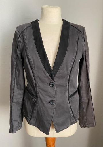 ② Donkergrijze blazer Hugo Boss maat 38 — Jasjes, Kostuums en Pakken ...