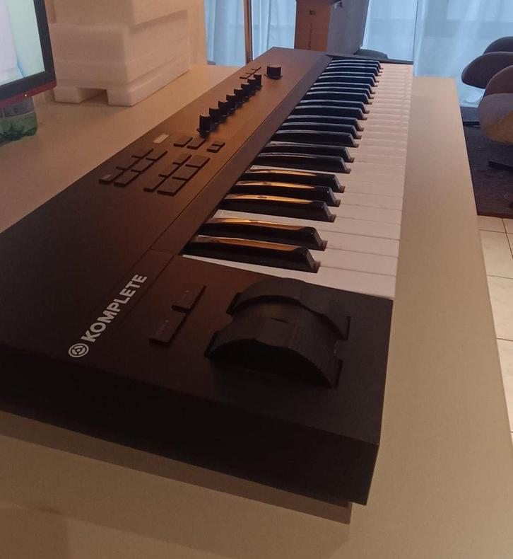② Native Instruments Komplete Kontrol A49 MIDI Keyboard — Midi ...