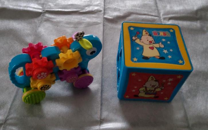 ② Bumba vormenstoof en Playskool schildpadje met tandwieltjes ...
