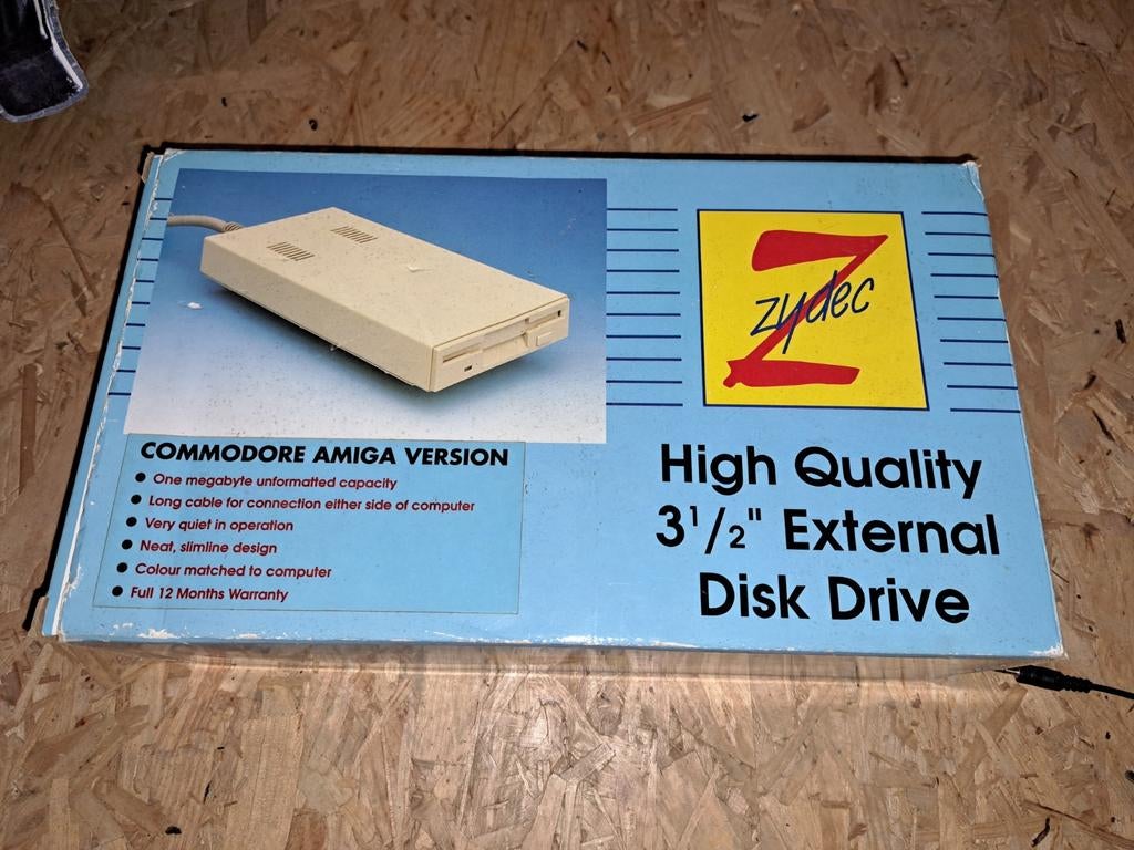 ② Externe disk drives voor Commodore Amiga 3 stuks — Vintage Computers ...