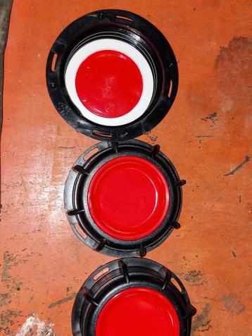 ② onderdelen IBC containers (doppen/uitlooptuit/kraantjes ...