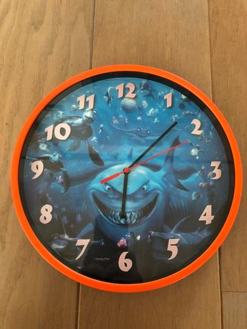 ② Wandklok ‘Finding Nemo’ met Bruce de haai+gratis drinkglas ...