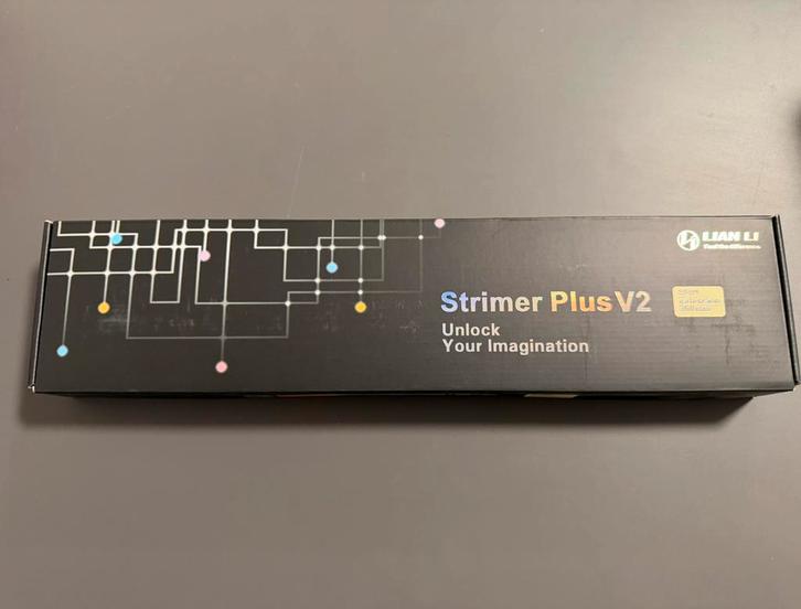 ② Lian Li Strimer Plus 8pin V2 — Netwerk switches — 2dehands
