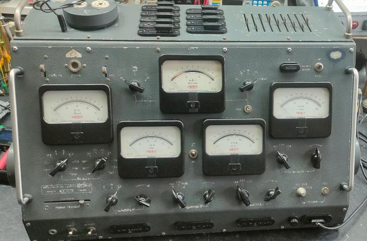 ② Metrix U61 buizentester compleet met testvoeten — Amplificateur à ...