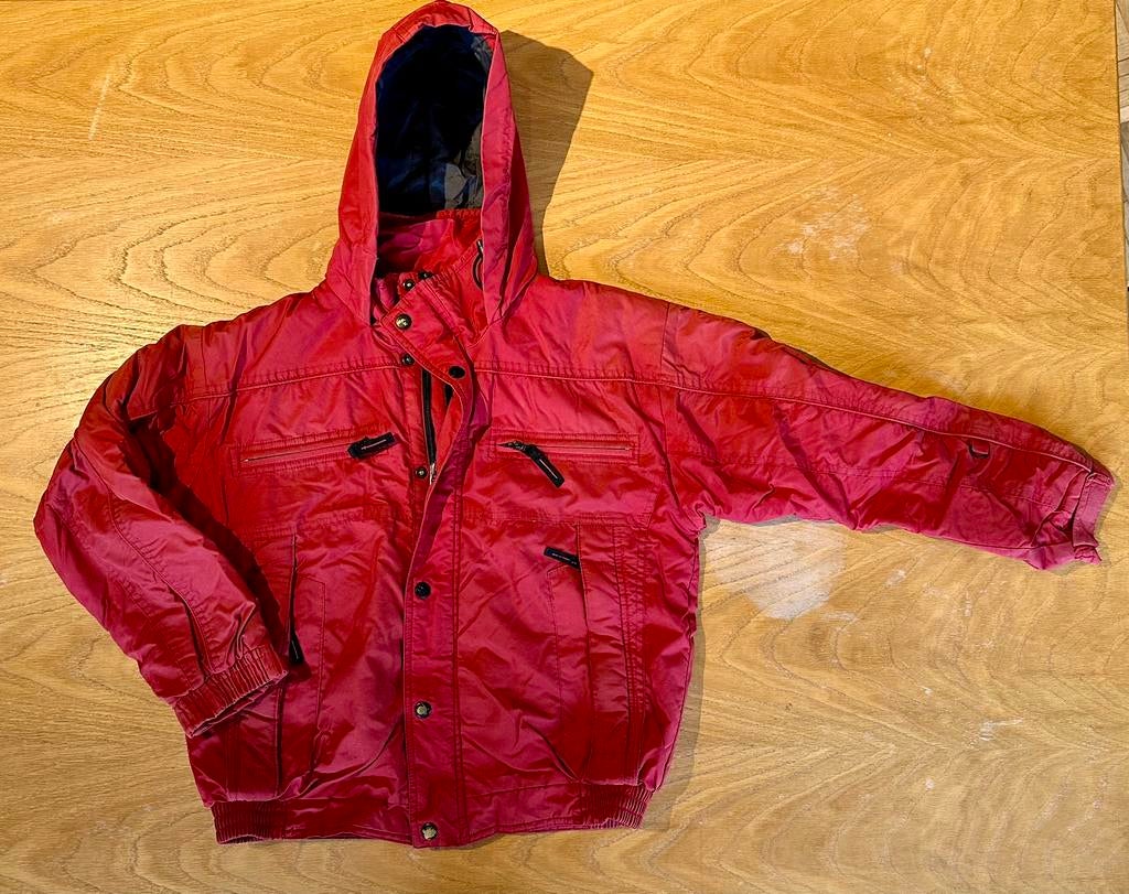 ② Rode jas Wannabee - Maat 10 jaar — Kinderkleding | Maat 146 — 2dehands