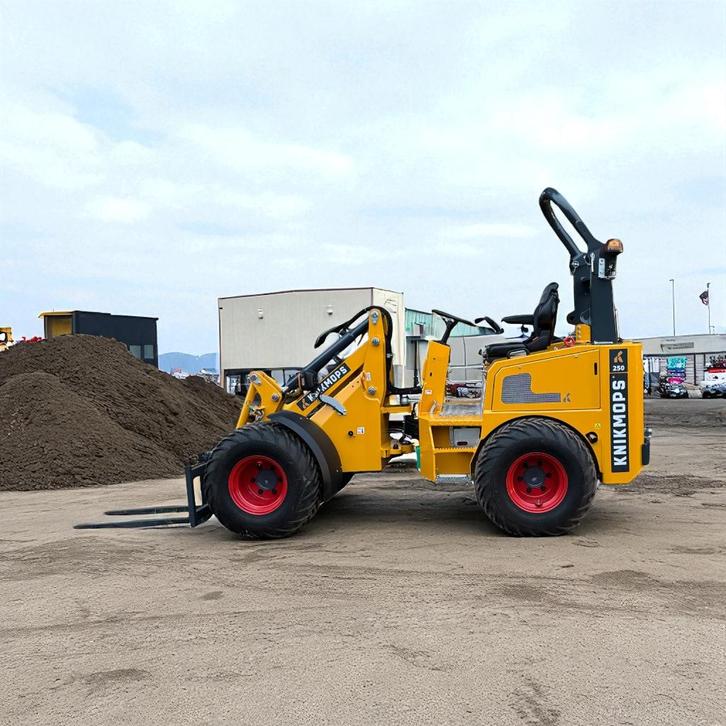 ② TE HUUR KNIKMOPS 250 — Machines & Construction | Grues & Excavatrices ...