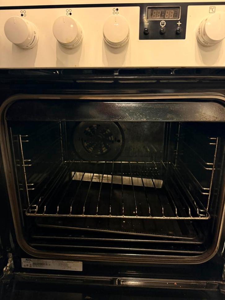 ② Cuisiiere AEG 47686GT-wn, taque au gaz et four electrique — Fornuizen ...