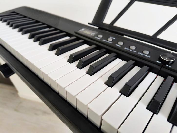 ② Nieuwe piano, bankje en hoofdtelefoon — Pianos — 2ememain