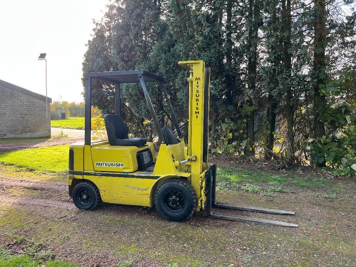 ② élévateur Mitsubishi FD15, 1500 kg, déplacement latéral — Machines ...