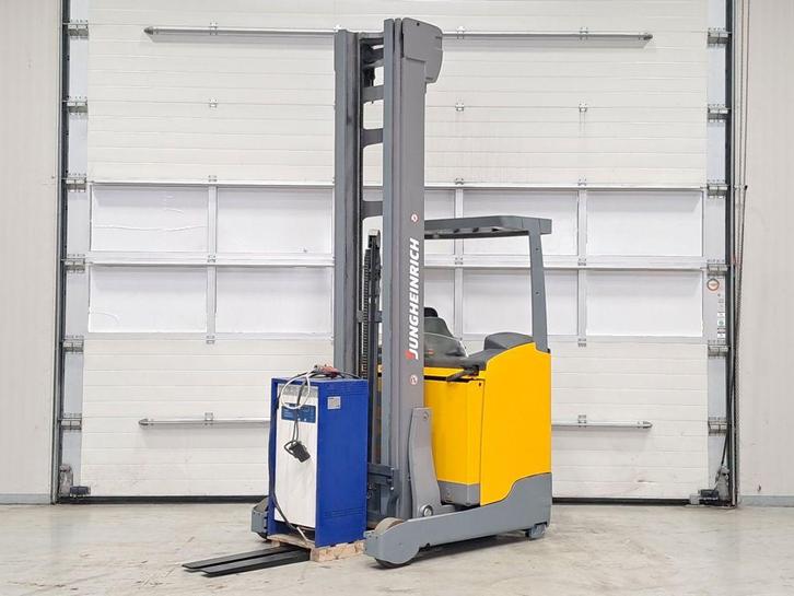 ② Jungheinrich ETV 214 — Machines & Construction | Chariots élévateurs ...