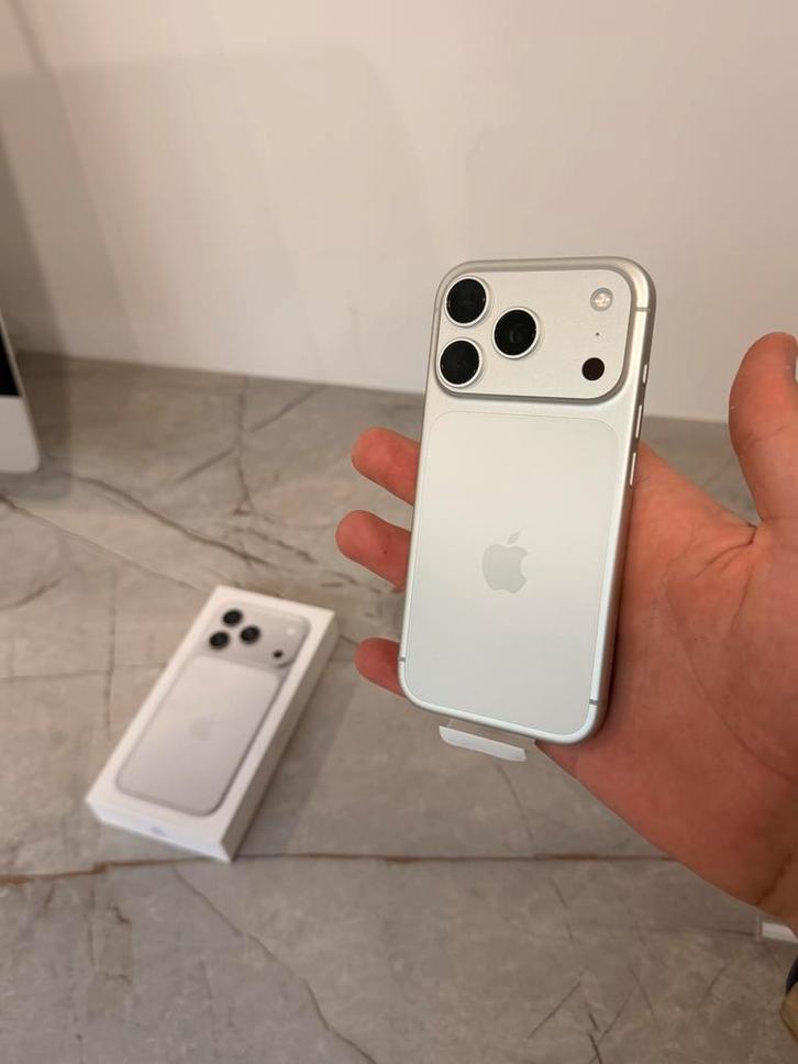 ② iPhone 17 pro max NEUF 2 ans garantie vds/ech — Téléphonie mobile ...