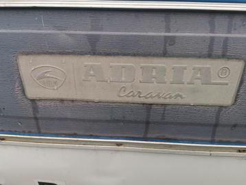 ② Adria Caravan 750kg te koop — Caravanes — 2ememain
