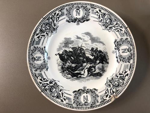 ② Sierbord Napoleon: Combat de Benhout, Boch Frères, Keramis — Antiek ...