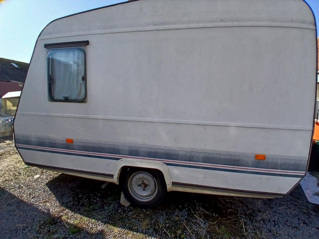 ② Caravane Adria 750 kg, sans inspection et avec permis de con ...