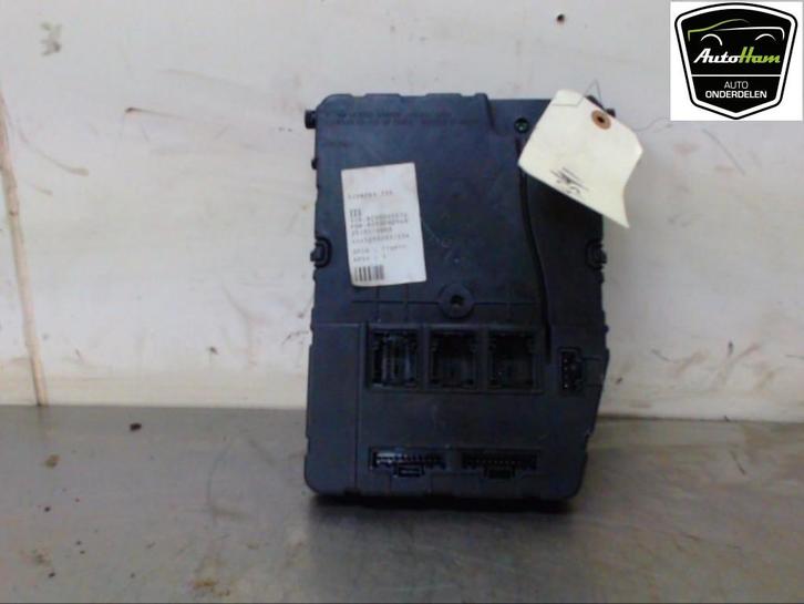 ② BOITIER FUSIBLES Renault Megane II (BM / CM) — Électronique & Câbles ...