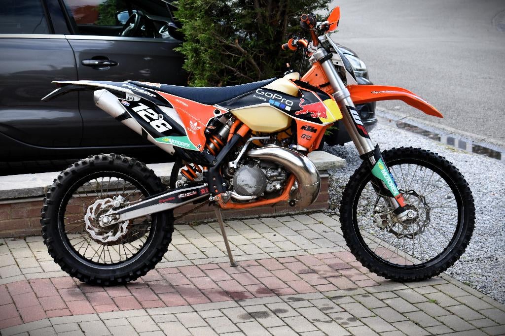 Spannende Ktm 250 Exc 2 Takt Ebenbild