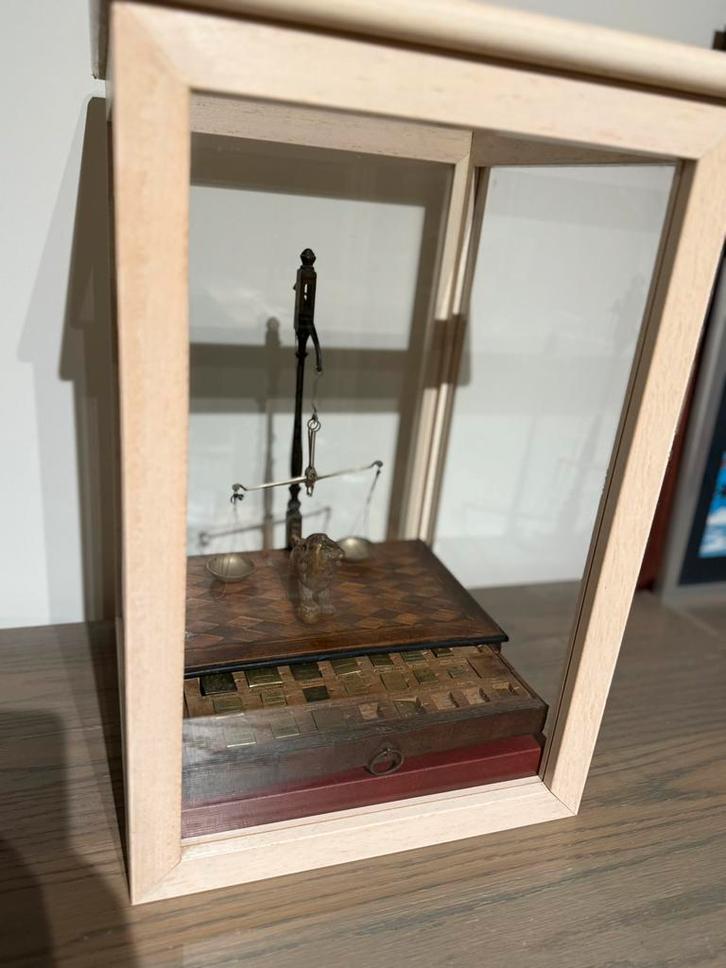 ② Neurenberg 18e eeuwse leeuwenweegschaal — Antiek | Gereedschap en ...