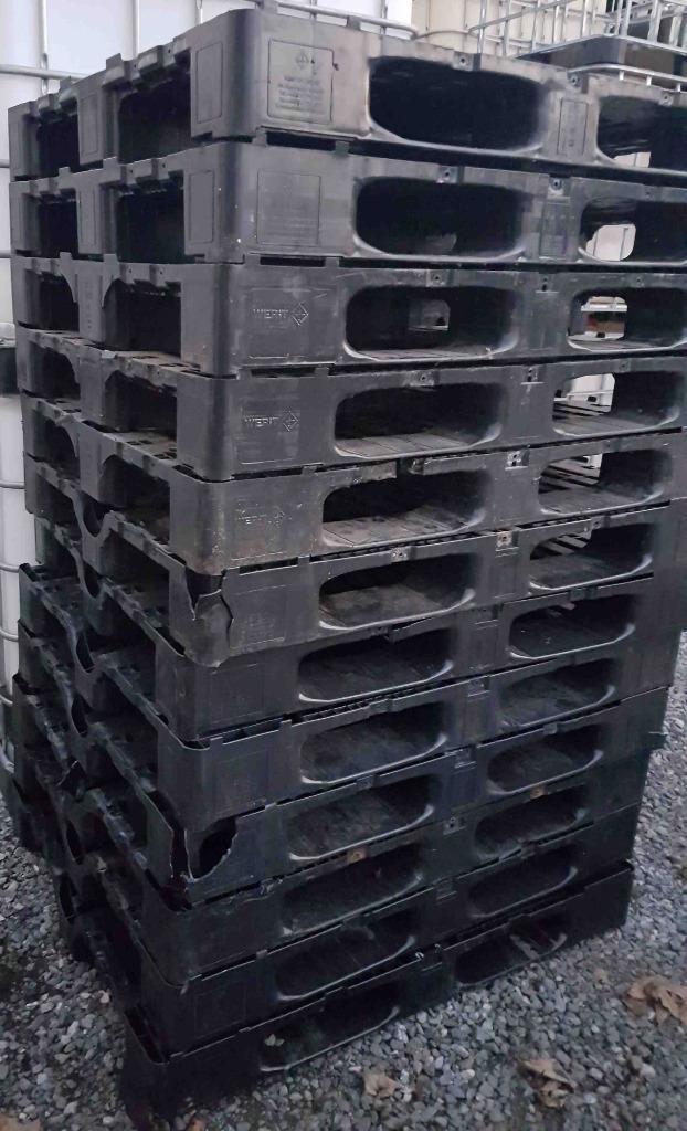 ② Palettes plastique 100 x 120 x 15 support cuve 1000 litres ...