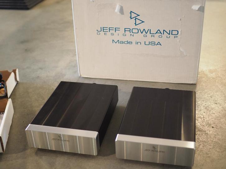 ② Jeff Rowland 201 mono amp (pair) + Capri S2 – stereo preamp ...