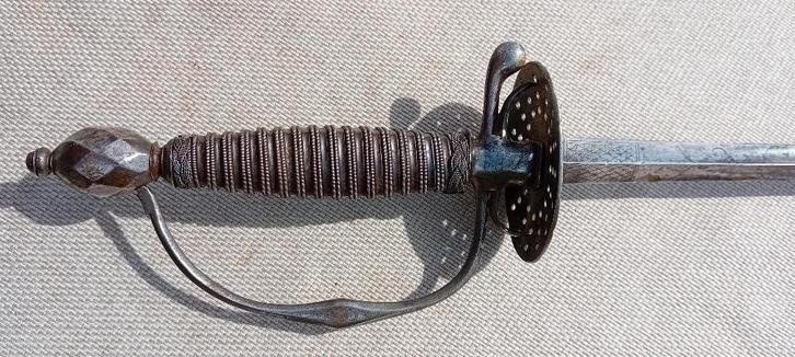 ② Zeer zeldzame 18e eeuwse luxueuze degen met graveringen — Militaria ...