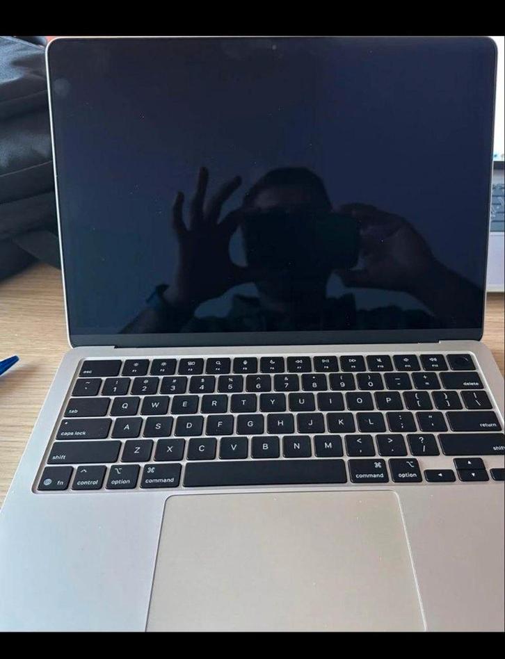 ② Macbook air M4 16GB 256GB 2025 13 Inch — Apple Macbooks — 2dehands